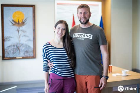 Унгар гэр бүл Монголыг үзэхээр мотоциклоор 10 мянган км туулан иржээ