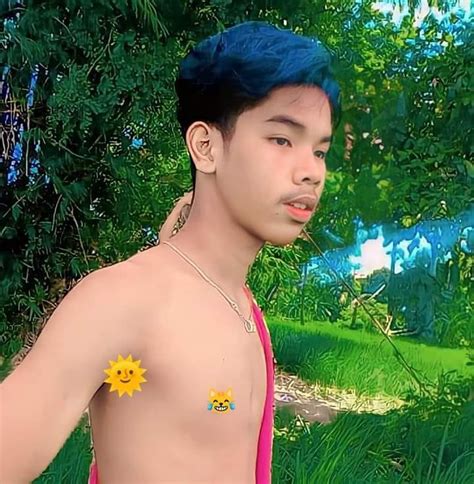 ស្រលាញ់ប្រុសដូចគ្នា Facebook