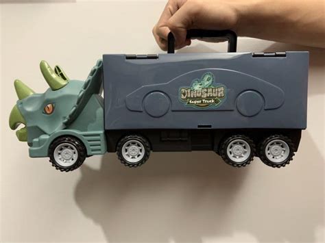【玩具兄妹】現貨 恐龍貨櫃車附軌道迴力車火車公仔 恐龍軌道玩具 恐龍火車 恐龍貨櫃車大禮盒 興趣及遊戲 玩具與遊戲在旋轉拍賣