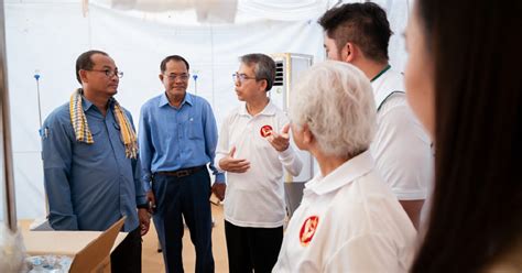 មូលនិធិ អ៊ឹង ហ្វោនដេហ្ស៊ិន រៀបចំកម្មវិធីមនុស្សធម៌ ពិនិត្យ