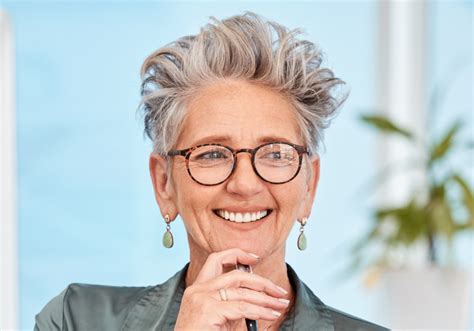 27 Best Pixie Cuts For Older Ladies With Glasses