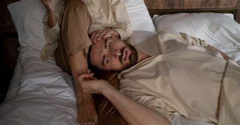 7 Behaviors Of Men Who Have Zero Interest In Settling Down