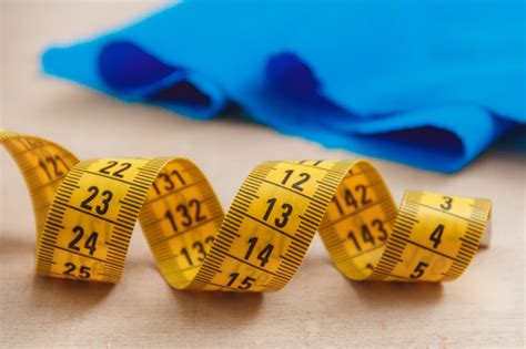 곡선 측정 테이프 노란색 측정 테이프의 클로즈업 보기입니다 3차원 형태에 대한 스톡 사진 및 기타 이미지 3차원 형태 미국 사진 이미지 Istock