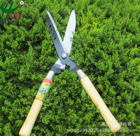 园林工具篱笆剪刀 高碳钢木柄草坪剪 家用绿化修枝园林园艺剪 阿里巴巴