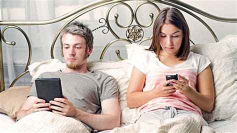 Lebih Penting Mana Hubungan Intim Atau Teknologi Tekno Liputan Com