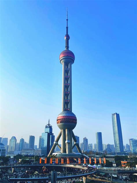 有點不明白，為什麼很多外國人到中國都首選上海呢？我也去過上海，上海除了看建築，購物，感覺和其他地方沒什麼不一樣呀～為什麼不先來我們北京呢？😂