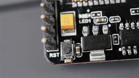 comment programmer télécharger le code sur esp32 cam ai thinker arduino ide