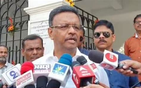 যা হয়েছে অন্যায় হয়েছে শাহজাহান ইস্যুতে মুখ খুললেন ফিরহাদ Aramva Patrika