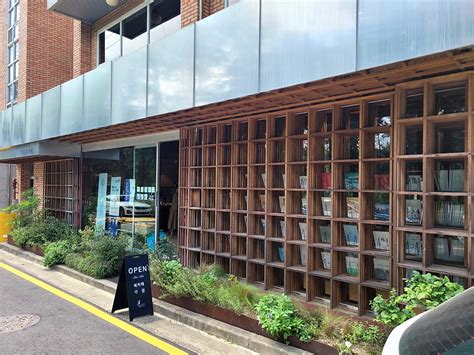 분위기 좋고 다양한 볼거리가 있는 전주북카페 청동북카페