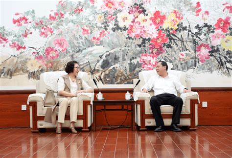 钦州港片区工管委领导会见马来西亚森那美油脂集团大中华区总经理符清岚中马产业发展