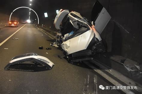 覆车之戒痛心！超员超速超车，两人当场死亡澎湃号·政务澎湃新闻 The Paper