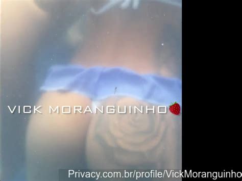 Vick Moranguinho Pelada Na Piscina Com Uma Mulata Ninfeta Delícia Cnn