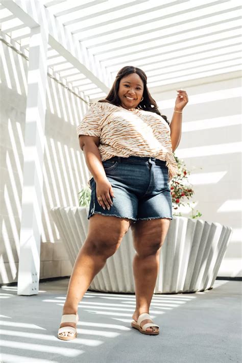 26 Plus Size Shorts Outfit Ideas With Styling Tips