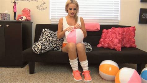 Hooters Girl Roxie Rae Deflates Her Room Mates Beach B Part Hd Wmv Roxie Rae Fetish