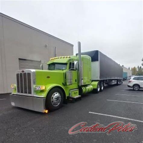 A Clean And Custom 389 Peterbilt