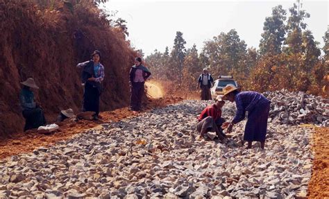 ကျေးလက်နေပြည်သူများ လူနေမှုဘဝ ပိုမိုဖွံ့ဖြိုးတိုးတက်လာစေရေးအတွက် ကျေးရွာချင်းဆက်လမ်းများ အဆင့်မ