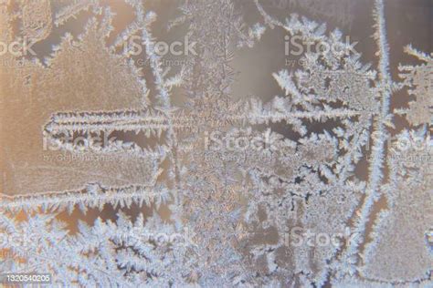 창 유리 클로즈업에 서리가 내린 패턴 자연스러운 질감과 배경 얼어붙은 얼음 패턴 0명에 대한 스톡 사진 및 기타 이미지 0명 겨울 결정체 Istock