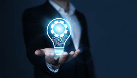 혁신적인 기술과 아이디어 개념 상상력 기계식 장비로 빛나는 전구를 들고 있는 사업가 손 창의적이고 영감과 상상력 해결책에 대한 스톡 사진 및 기타 이미지 Istock