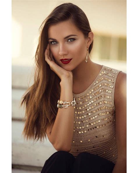 Anastasia Moss Scrolller