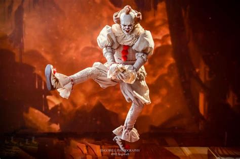 익스트림무비 ‘그것 2 페니와이즈 핫토이 피규어 1 6