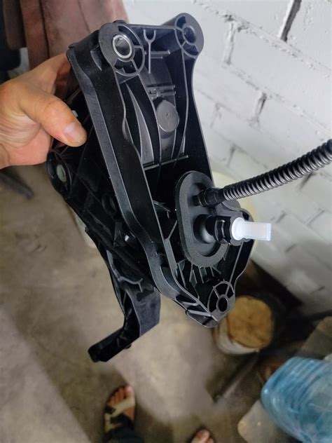 Замена главного цилиндра сцепления — Volkswagen Touran 2g 1 6 л 2017 года поломка Drive2