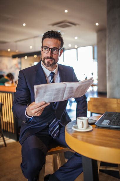 110 Newspapper Foto Stok Potret And Gambar Bebas Royalti Istock