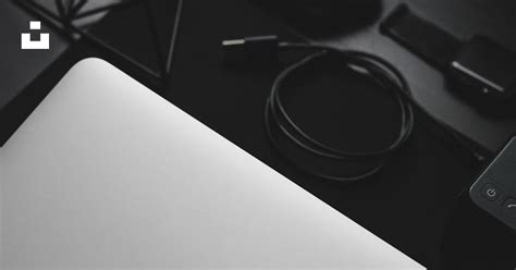 검은색 컴퓨터 마우스 근처의 Macbook 사진 Unsplash의 무료 사과 이미지