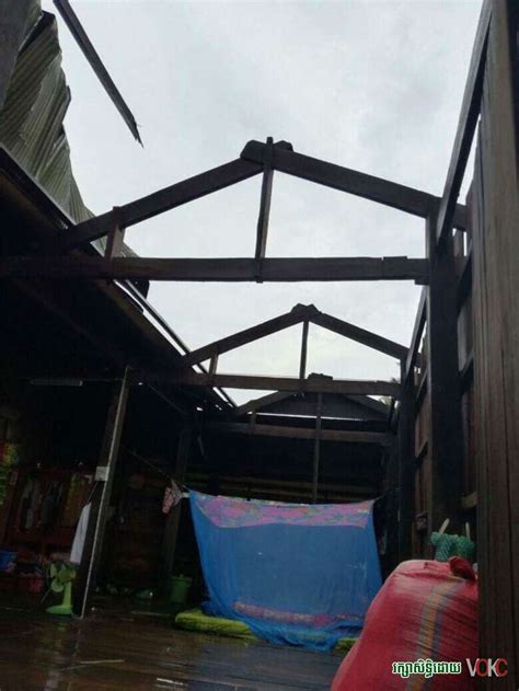 ភ្លៀងលាយខ្យល់និង ផ្គររន្ទះម្សិលមិញបំផ្លាញលំនៅឋានពលរដ្ឋ១៧ខ្នង និងបាញ់បុរសចំណាស់ម្នាក់ស្លាប់