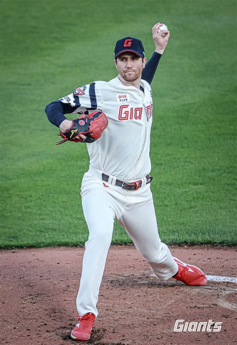 더쿠 롯데 새 역사를 쓴 Kkkkkkkkkkkkkk그에게 류현진은 교과서였다⚾반즈