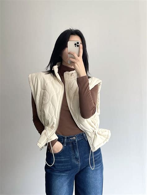 오파인 [재입고] 루즈핏 크롭 허리 스트링 퀼팅 여성 경량 패딩 조끼 3color 위시버킷
