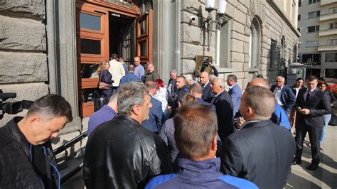 Протестиращи миньори и енергетици на извънредна среща с политици в НС ВИДЕО СНИМКИ Nova