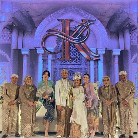 7 Potret Ayu Ting Ting And Hesti Purwadinata Hadiri Akad Nikah Kiky Saputri Anggun Berkebaya Foto 1