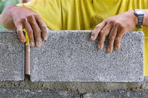 Premium Photo Bricklayer