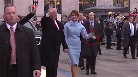 Клип с охранител на Тръмп разбуни социалните мрежи видео Новини бг