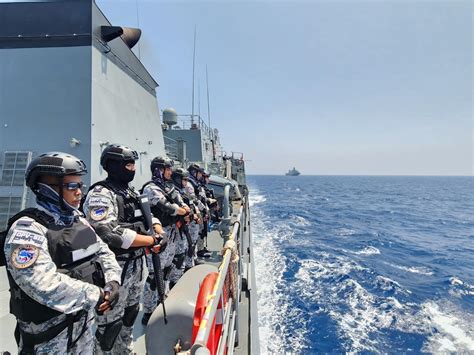 Aag Th บันทึกประจำวัน กองทัพเรือไทยส่งเรือตรวจการณ์ไกลฝั่งเรือหลวงนราธิวาสรับเรืออู่ยกพลขึ้นบก