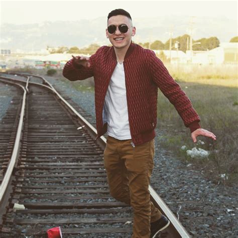 Олны хараанд өртөж буй дуучин Seryoja ийн тухай сонирхолтой баримтууд