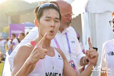 기뻐하는 전웅태 노컷뉴스