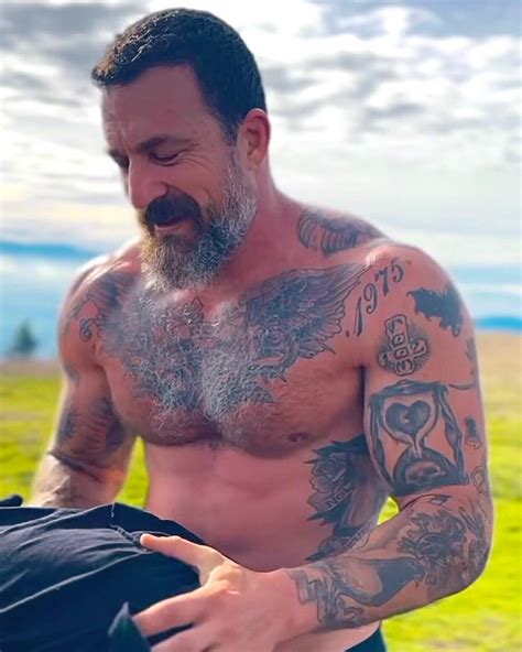 دانشگاه صنعتی شریف اگه پادکست گوش ندی و این عکس رو یهو ببینی فکر