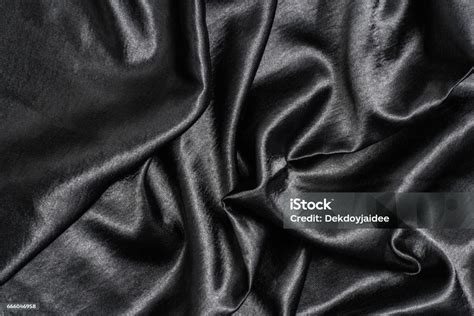추상적인 배경 고급 천 또는 액체 웨이브 또는 그런 지 실크 질감 사틴 벨벳 소재 또는 어둠 속에서 고급스러운 물결 모양의 주름 0명에 대한 스톡 사진 및 기타 이미지