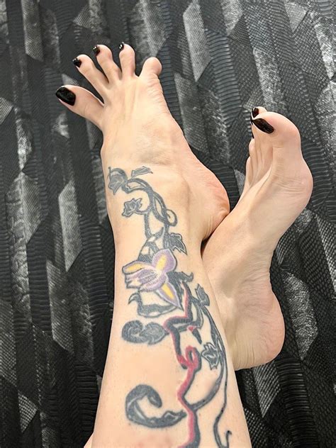My Feet Need A Good Massage [oc] R Feet Queens