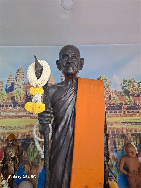 วัตถุมงคลหลวงปู่หงษ์ พรหมปัญโญ สุสานทุ่งมน อ ปราสาท จ สุรินทร์ พระผงรุ่นฉลองชัย ของเก่าเหลือ