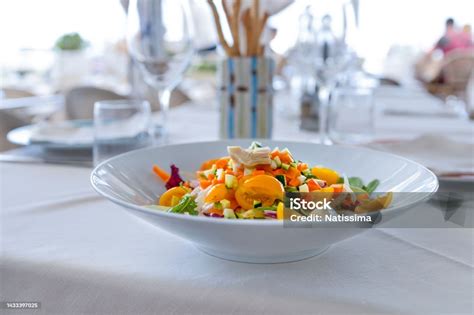 여름 빛 명상 요리 노란 체리 토마토 아티 초크 호박 및 엑스트라 버진 올리브 오일의 샐러드 0명에 대한 스톡 사진 및 기타 이미지 Istock