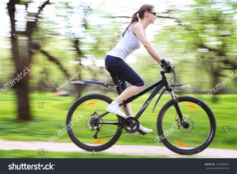 220979 Imágenes De Manejando Bicicleta Imágenes Fotos Y Vectores De