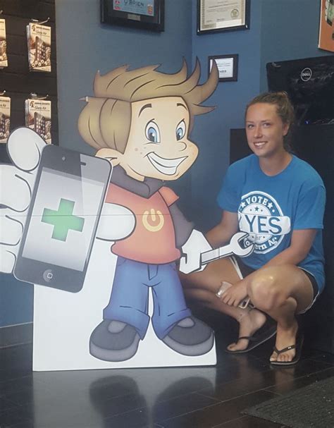 Yes We Can Fix It Dan Nannis Daughter Amber Nannie Visited Us Today For A Screen