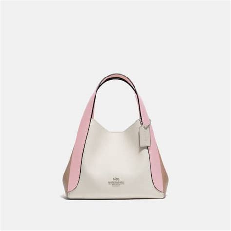 【日本限定バッグ】大人可愛いピンクのcoachコーチに注目！ Classy クラッシィ