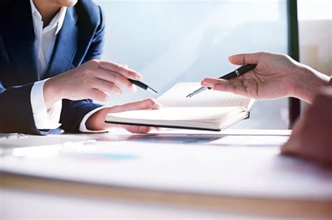 비즈니스 사람들 회의 디자인 아이디어 전문 투자자 프로젝트를 새로운 시작 일 개념입니다 사무실에서 계획 하는 사업 개념에 대한 스톡 사진 및 기타 이미지 Istock