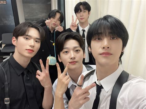 위아이 Wei Official On Twitter 마지막이라 더 멋지게 등장한 보디가드 위아이😎🖤 활동 기간 동안 끊임없이 보내주신 커다란 사랑에 진심으로 감사드립니다