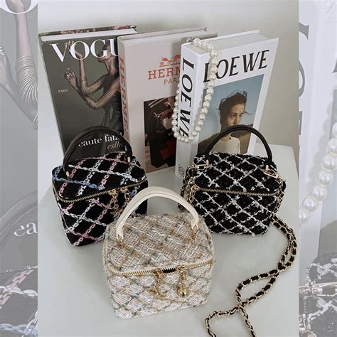 코코 다이아 트위드 체인 사각 크로스백 스퀘어 박스백 퀄리티좋은 세련된 데일리가방 에이블리