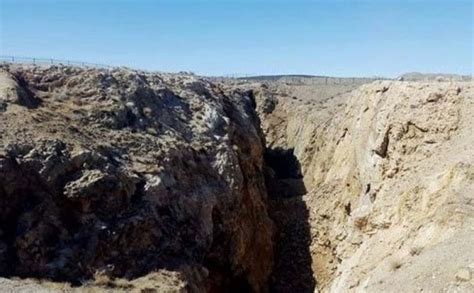 Дэлхийд гайхагддаг “Цагаан дэлийн агуй” г Хятадууд нурааж байна