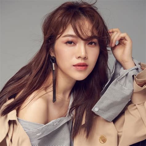 如果不開心我真的很抱歉… 但我真的看不懂那種開名車然後每個月拖欠車位租金，連保養或維修費都付不出來的人，這跟拿著名牌錢包戶頭裡面沒有錢有什麼不一樣？！ 可以沒錢…但面對現實好嗎🙄這種行為不會讓